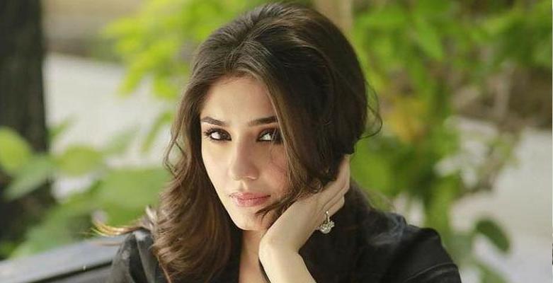Pakistani Actress Dur-e-Fishan Saleem Shows Off Her Love of Traditional ...