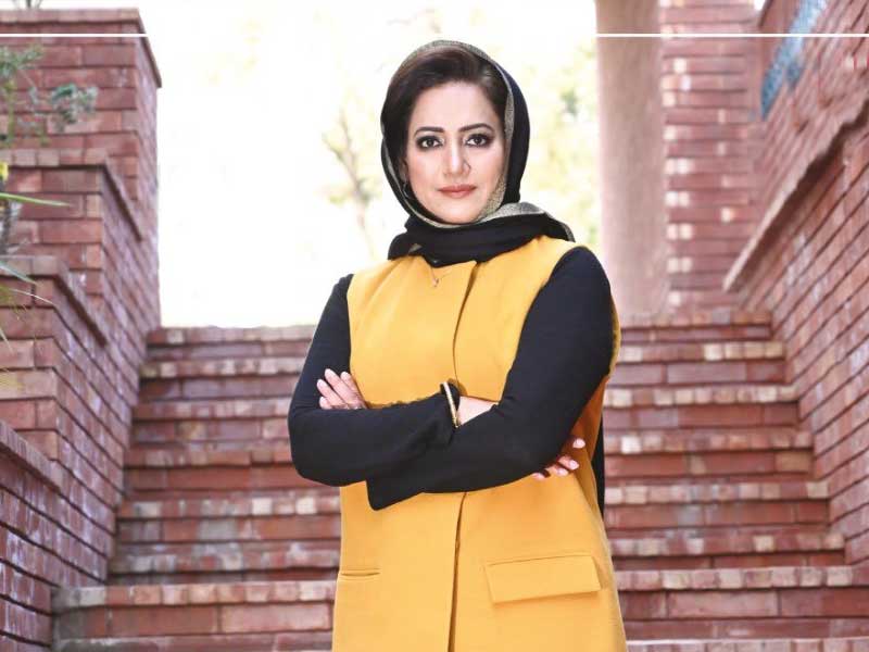 Senior journalist and Pakistan's first female war correspondent, Asma ...