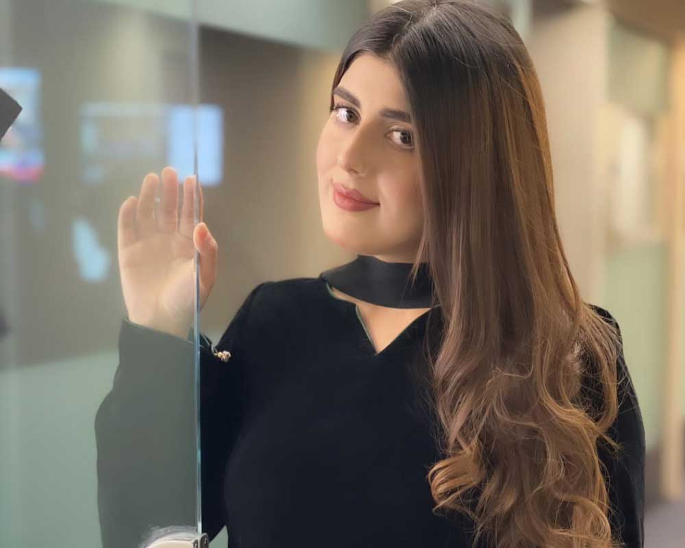 Zainab Jatoi: A Journey from Tradition to Strides In Broadcast ...